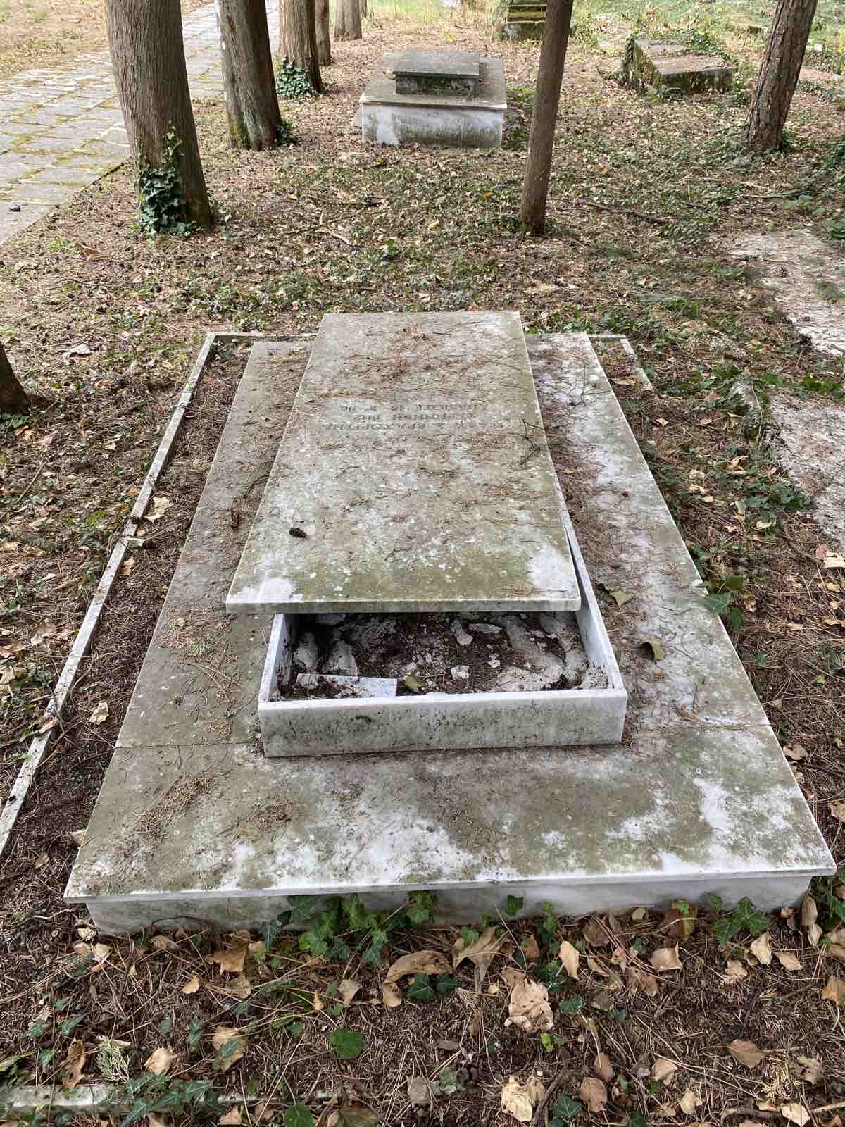 Νέος βανδαλισμός τάφου στο εβραϊκό νεκροταφείο - EPIRUS Online