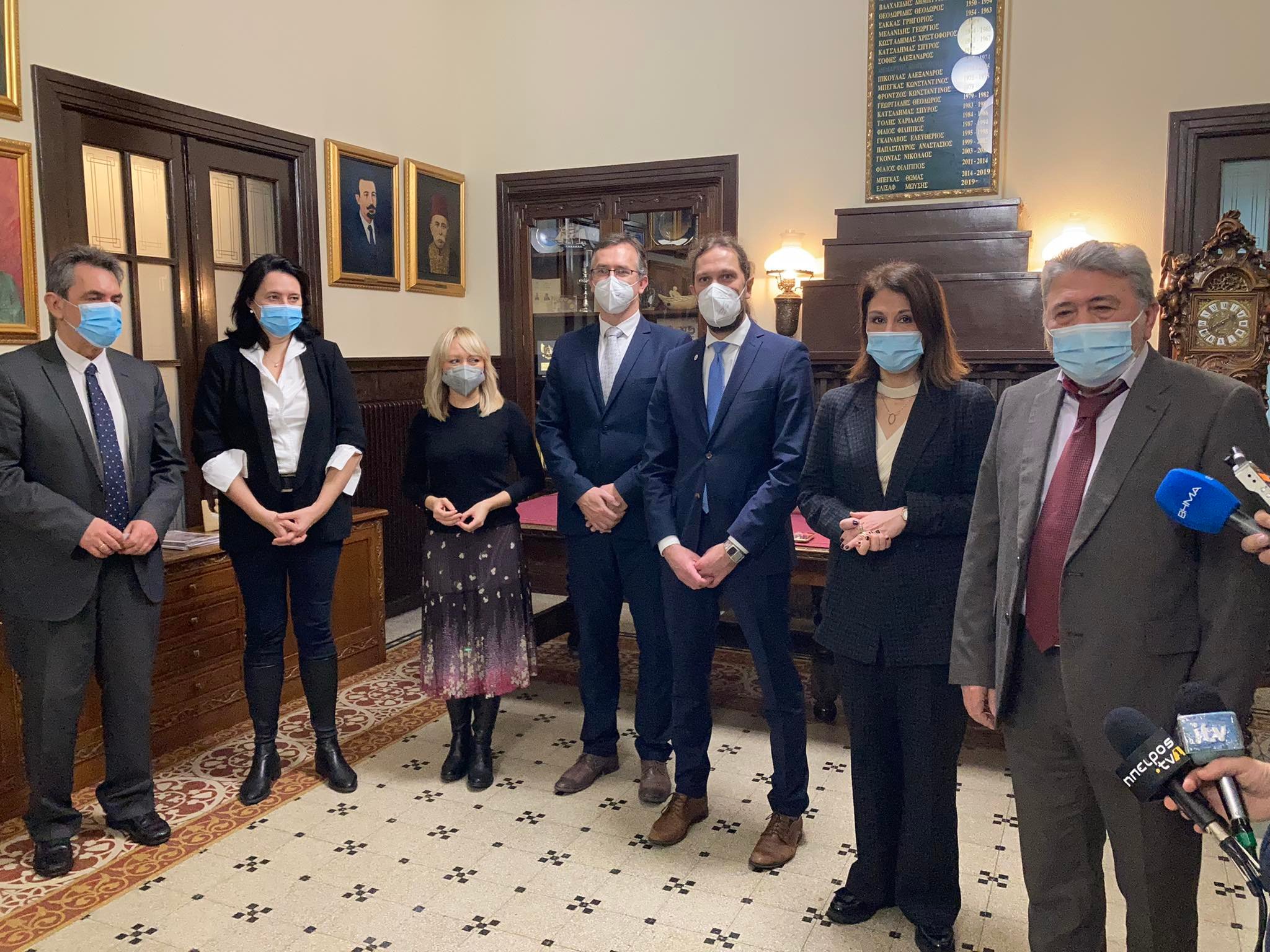 Στο Δημαρχείο αντιπροσωπεία της Σλοβακικής Δημοκρατίας στην Αθήνα ...