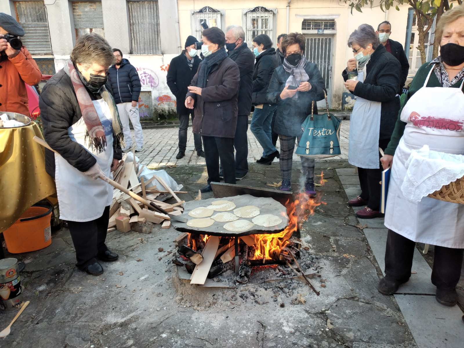 Aναβίωσε και φέτος το έθιμο «Τα Σπάργανα του Χριστού» - EPIRUS Online