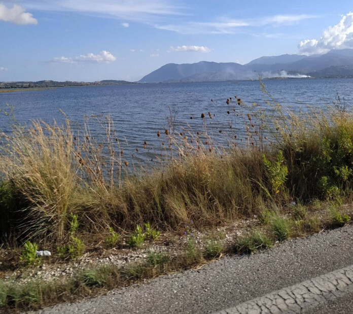 Καπνίζει ακόμα η φωτιά στη Λευκάδα - EPIRUS Online