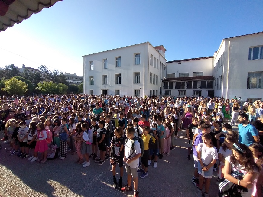 Πρώτο κουδούνι και αγιασμός στα σχολεία - EPIRUS Online