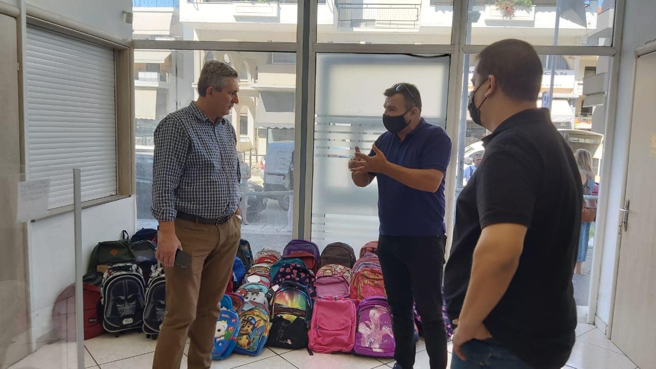 Δ. ΑΡΤΑΙΩΝ -Για 2η χρονιά παραδίδει σχολικά είδη σε οικογένειες ...