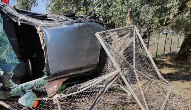 Κυπαρισσία: Σοβαρό τροχαίο με ΙΧ που αναποδογύρισε -Απεγκλωβίστηκε η ...