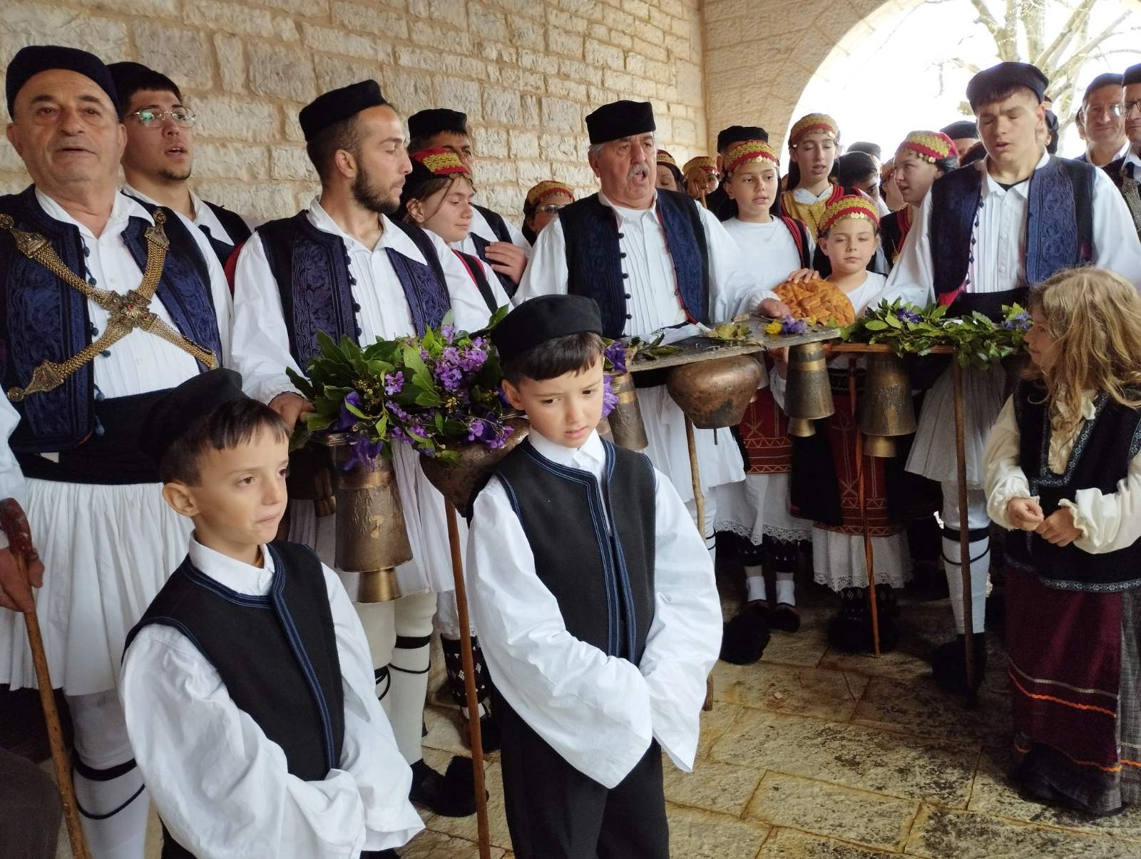 «Το Μοιρολόι της Παναγίας» αναβίωσε στην Κοπάνη - EPIRUS Online