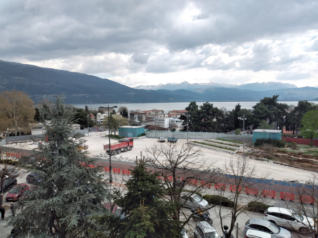 Ανεπίσημη «πρώτη» για το νέο πλακόστρωτο της πλατείας - EPIRUS Online