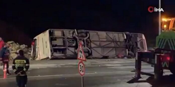 Τροχαίο με 9 νεκρούς στην Τουρκία: Λεωφορείο ανατράπηκε -30 τραυματίες ...