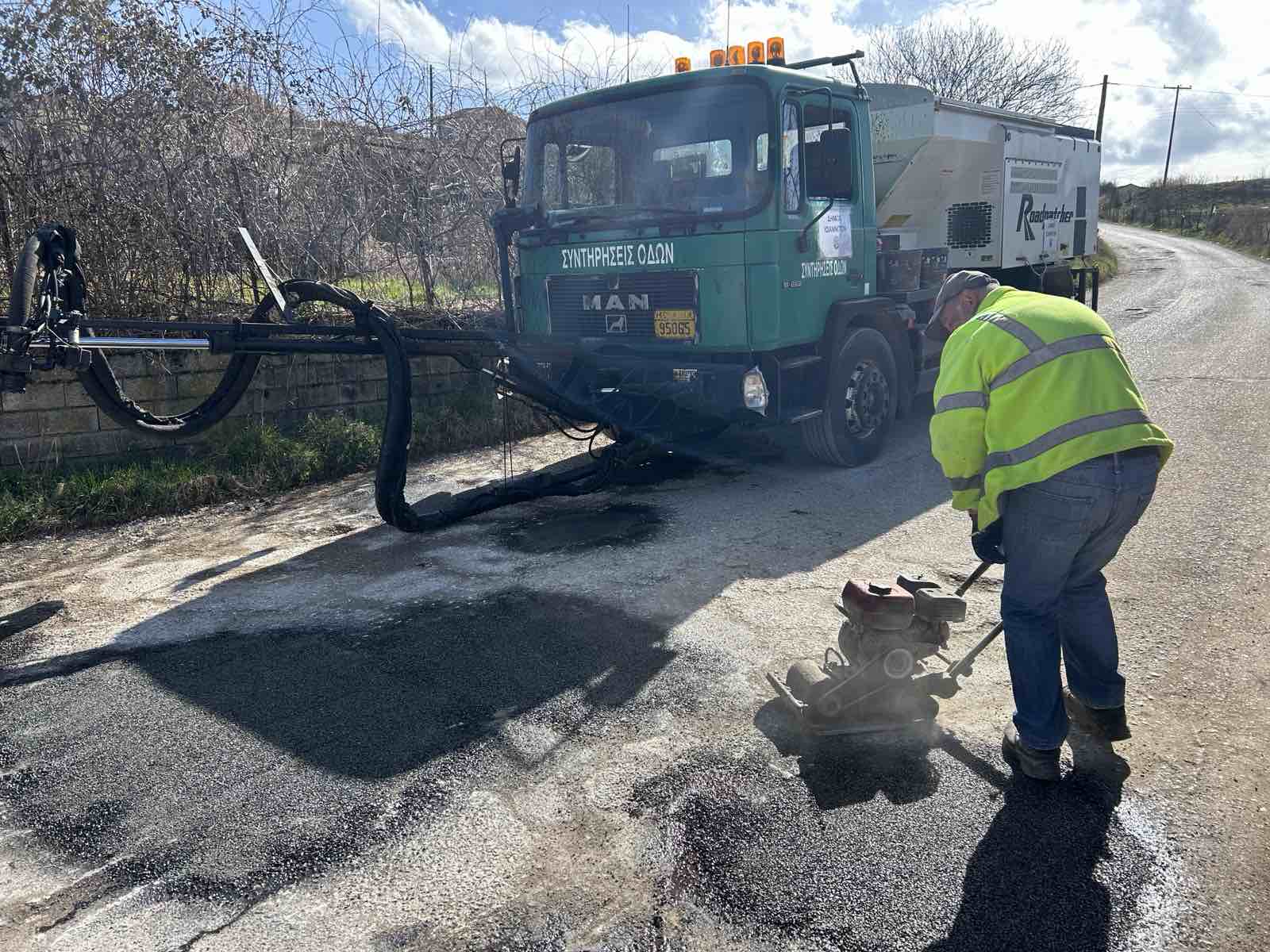 Σε εξέλιξη η αποκατάσταση του οδοστρώματος σε Δροσιά και Καρδαμίτσια ...