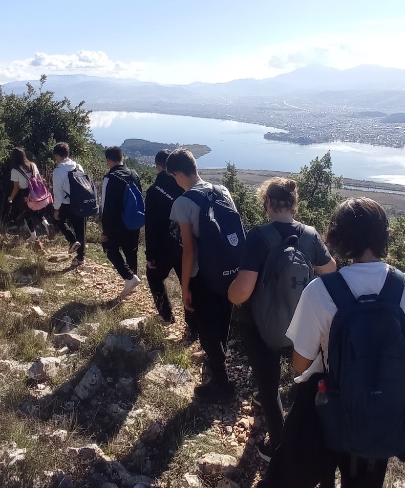 Μαθητές του 5ου Γυμνασίου Ιωαννίνων στην κορυφή του Μιτσικελίου ...