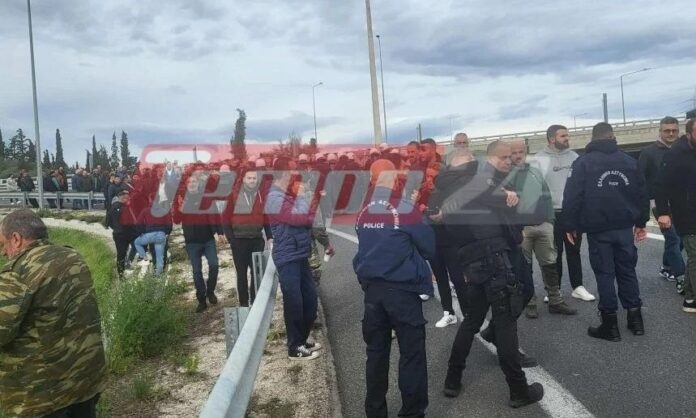 Συμπλοκές, ξύλο και δακρυγόνα στο μπλόκο του Κιάτου - EPIRUS Online